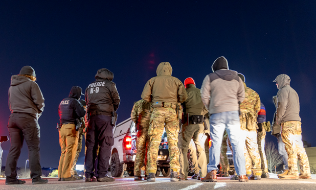ICE y el FBI desmantelan red de la peligrosa pandilla Los Trinitarios ...
